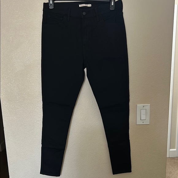 Levi's | Jeans | Levis 72 Black Skinny Jeans With Tapered Legs And ...